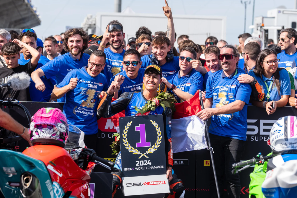 Aldi Satya Mahendra pembalap Indonesia dan Asia pertama yang juara dunia WSSP 300 - apexmoto.id